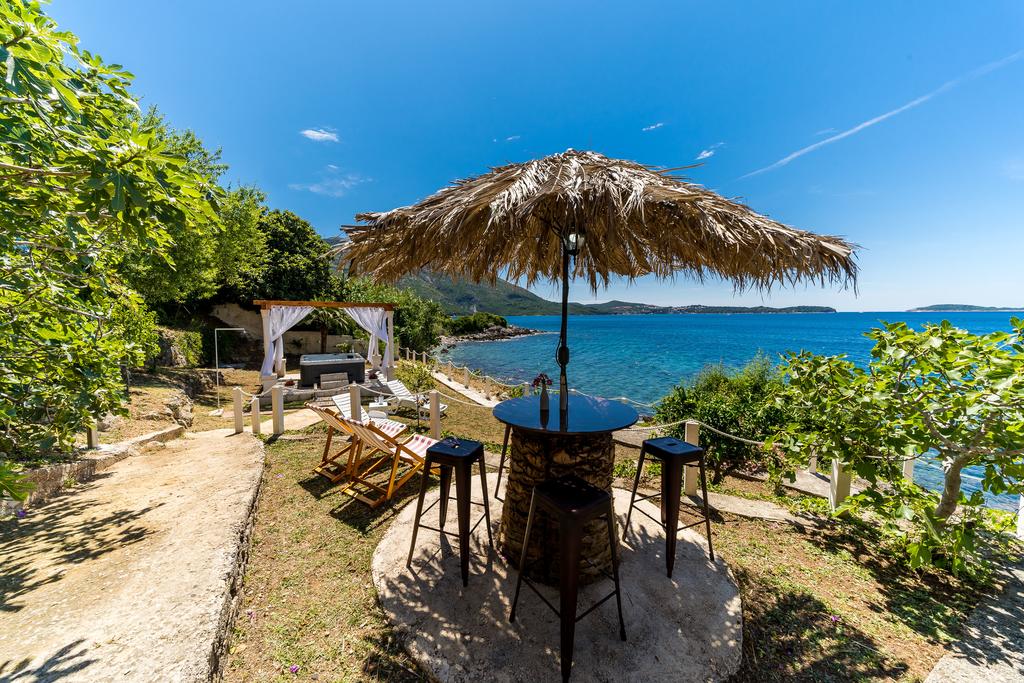 Croatia Dubrovnik area waterfront Villa with private beach rent ...
